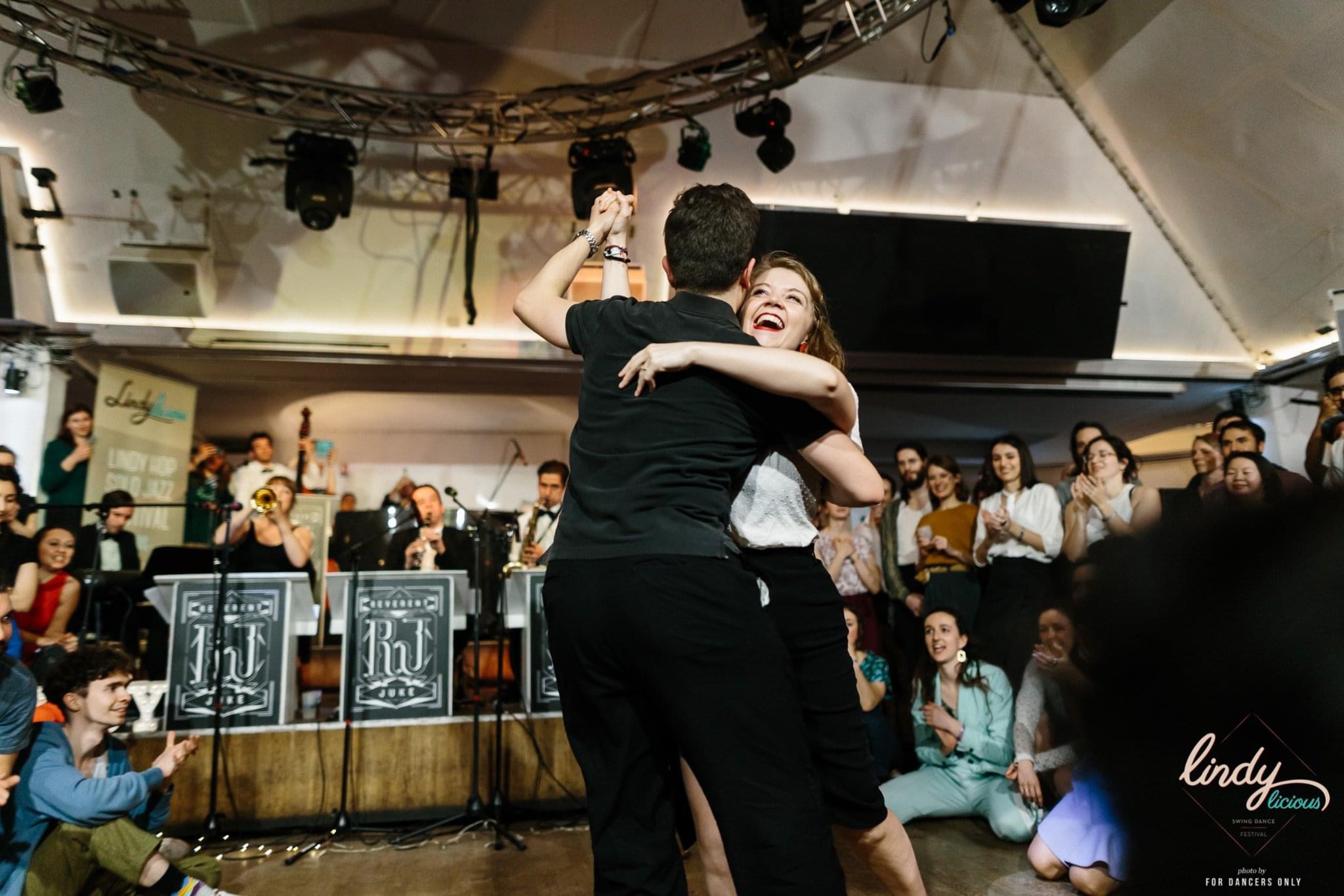 Nicolas - Shake That Swing